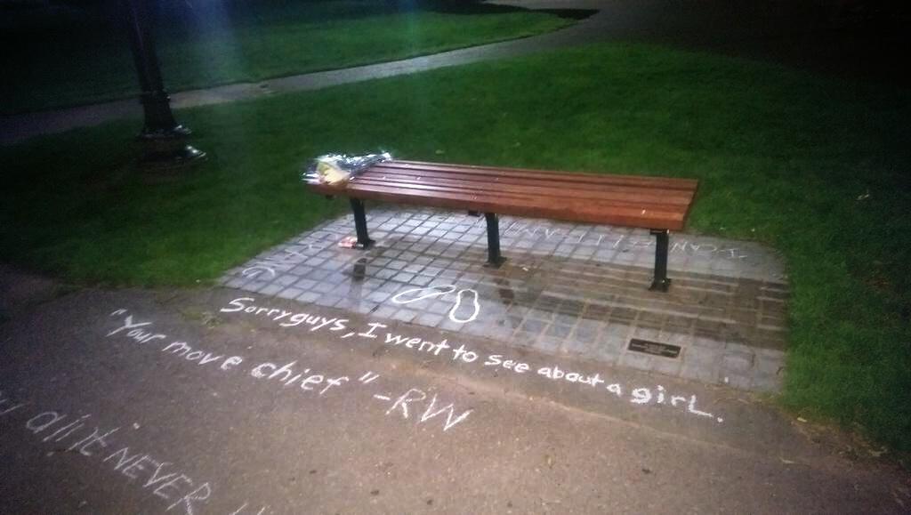 Boston Fans Turn 'Good Will Hunting' Bench Into Robin Williams Memorial ...