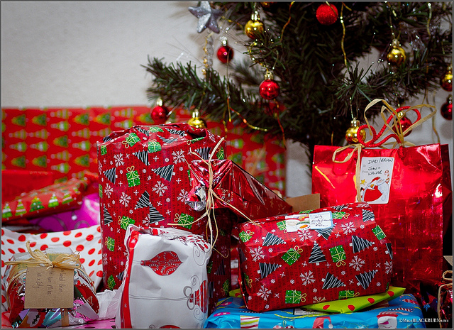 Open Thread: Christmas Wrapping By The Waitresses | Crooks and Liars
