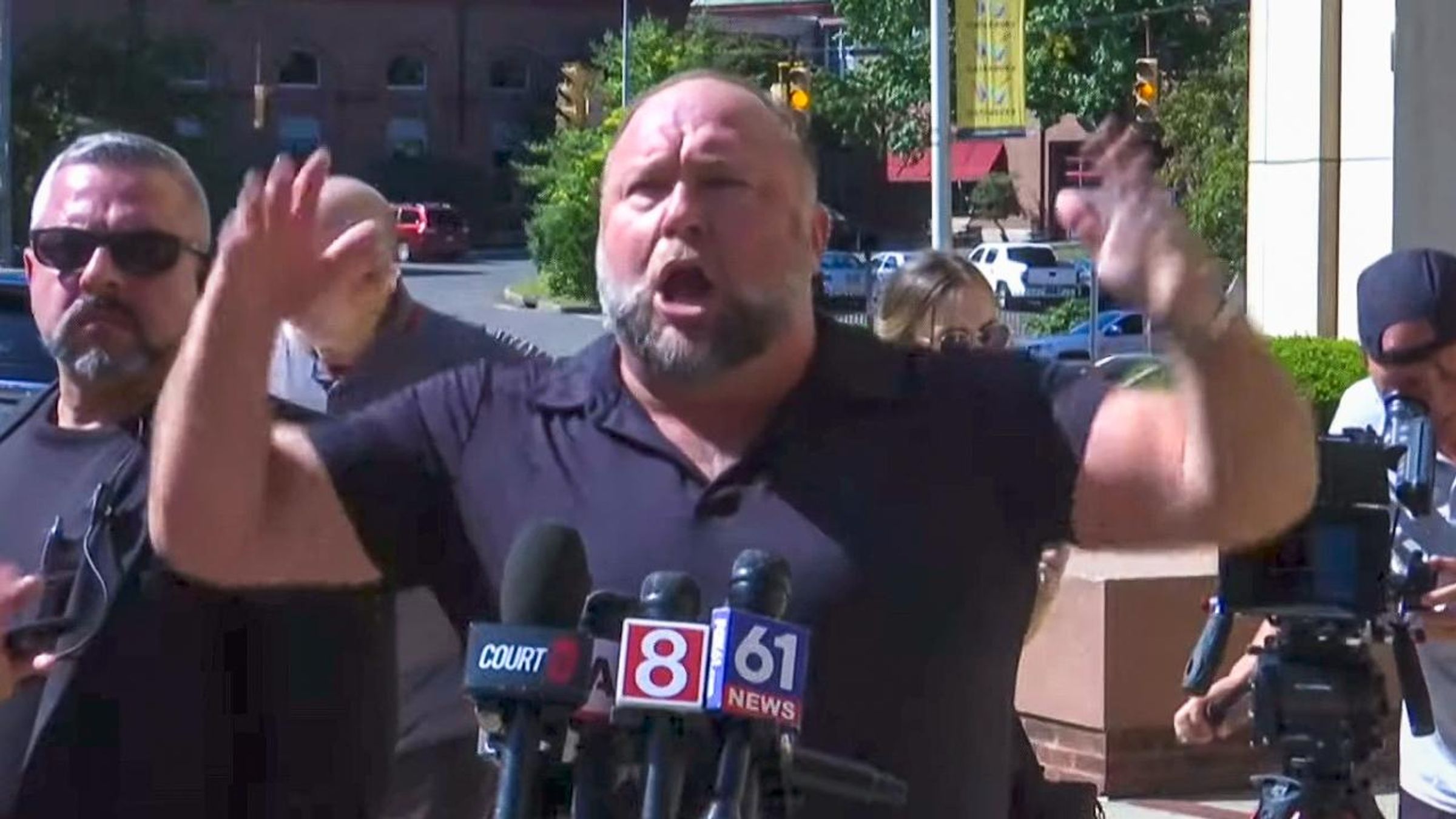 Alex Jones Has Screaming Fit Outside Of Connecticut Courthouse | Crooks ...