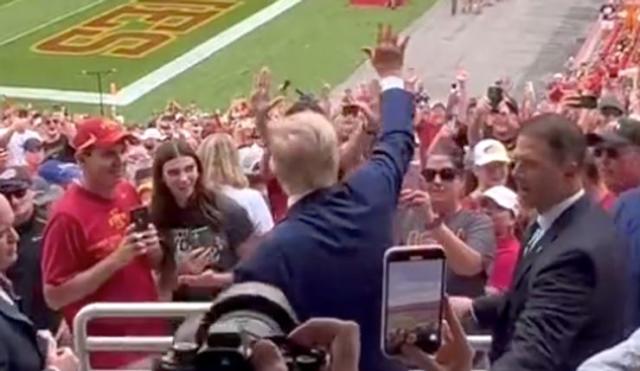 Trump Greeted With Boos And Middle Finger Salutes At Iowa Game | Crooks ...